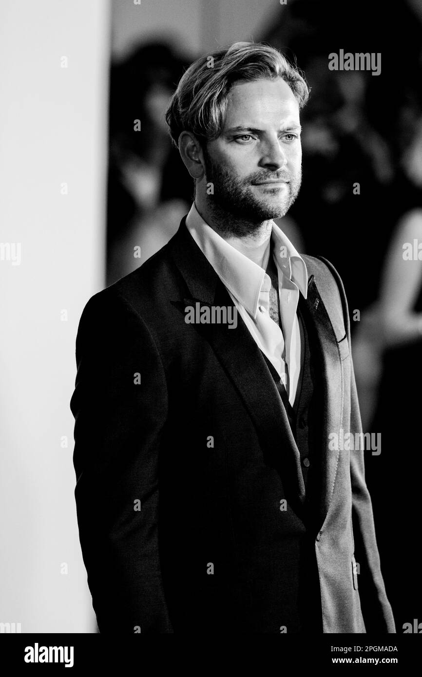 Actor sam spruell Banque d'images noir et blanc - Alamy