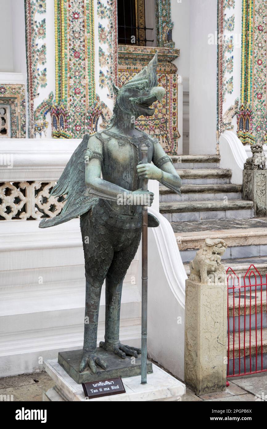 Statue d'or de Kinnari appelée Tan TI ma, créature mythique demi-oiseau ...