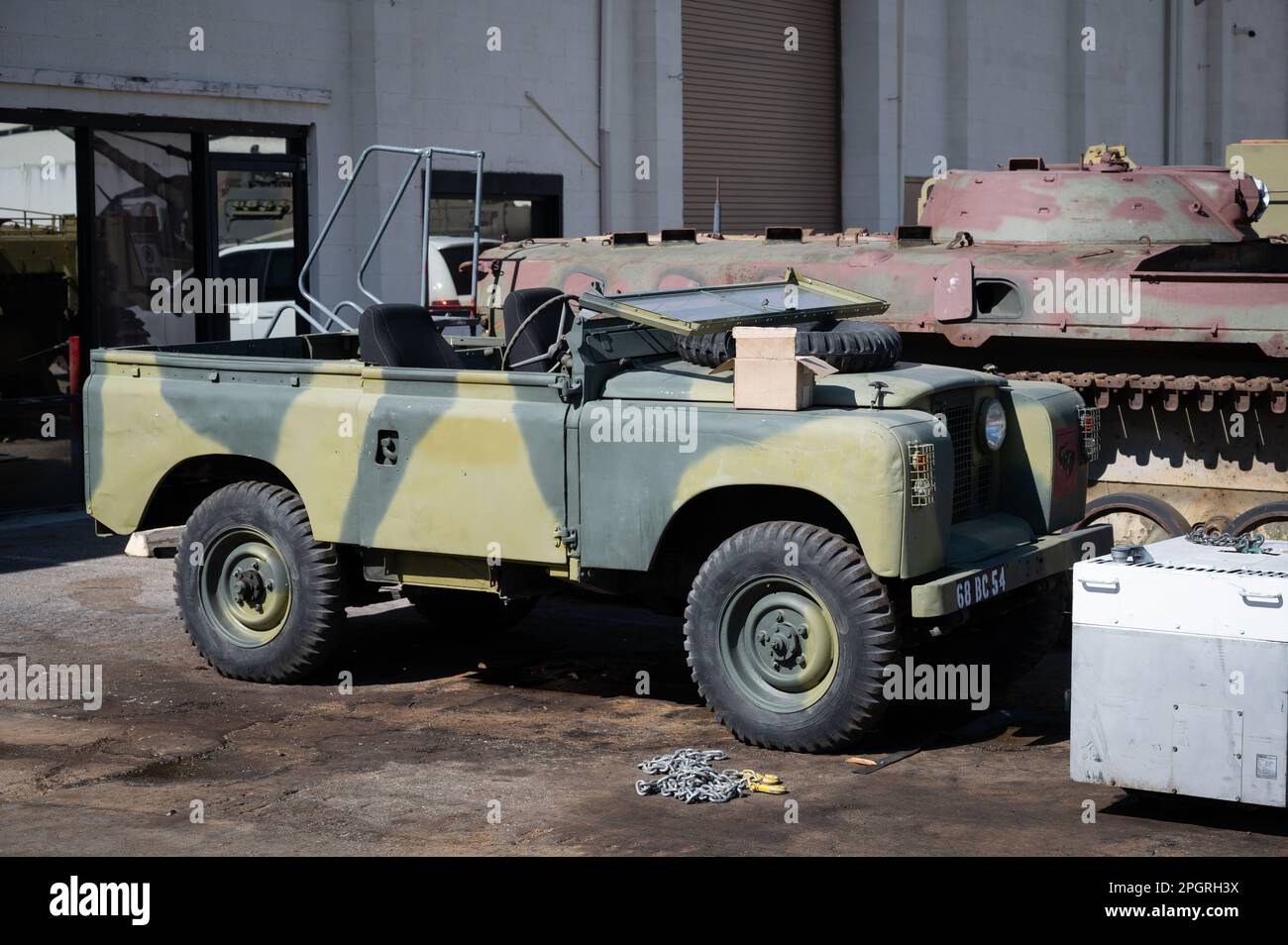 Camouflaged truck Banque de photographies et d’images à haute résolution - Alamy