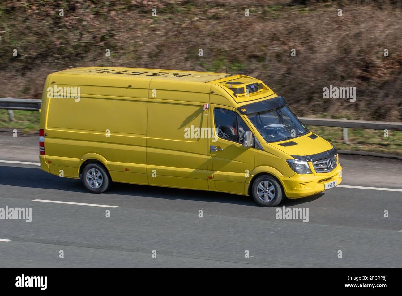 Mercedes benz sprinter 2 1 cdi 314 fourgon toit haut lwb Banque de ...