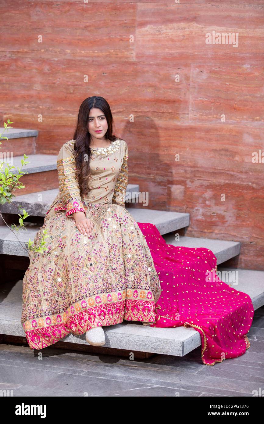 Islamabad, Pakistan, 15th mars 2023. Modèle féminin posant à l ...