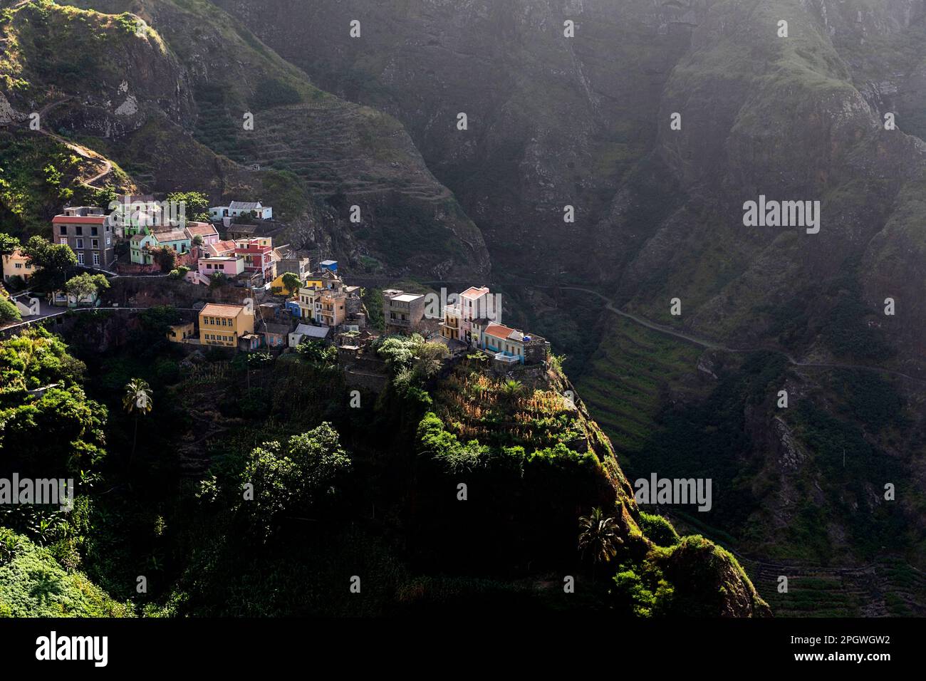 Spectaculaire village de Fontainhas dans une belle lumière située sur ...