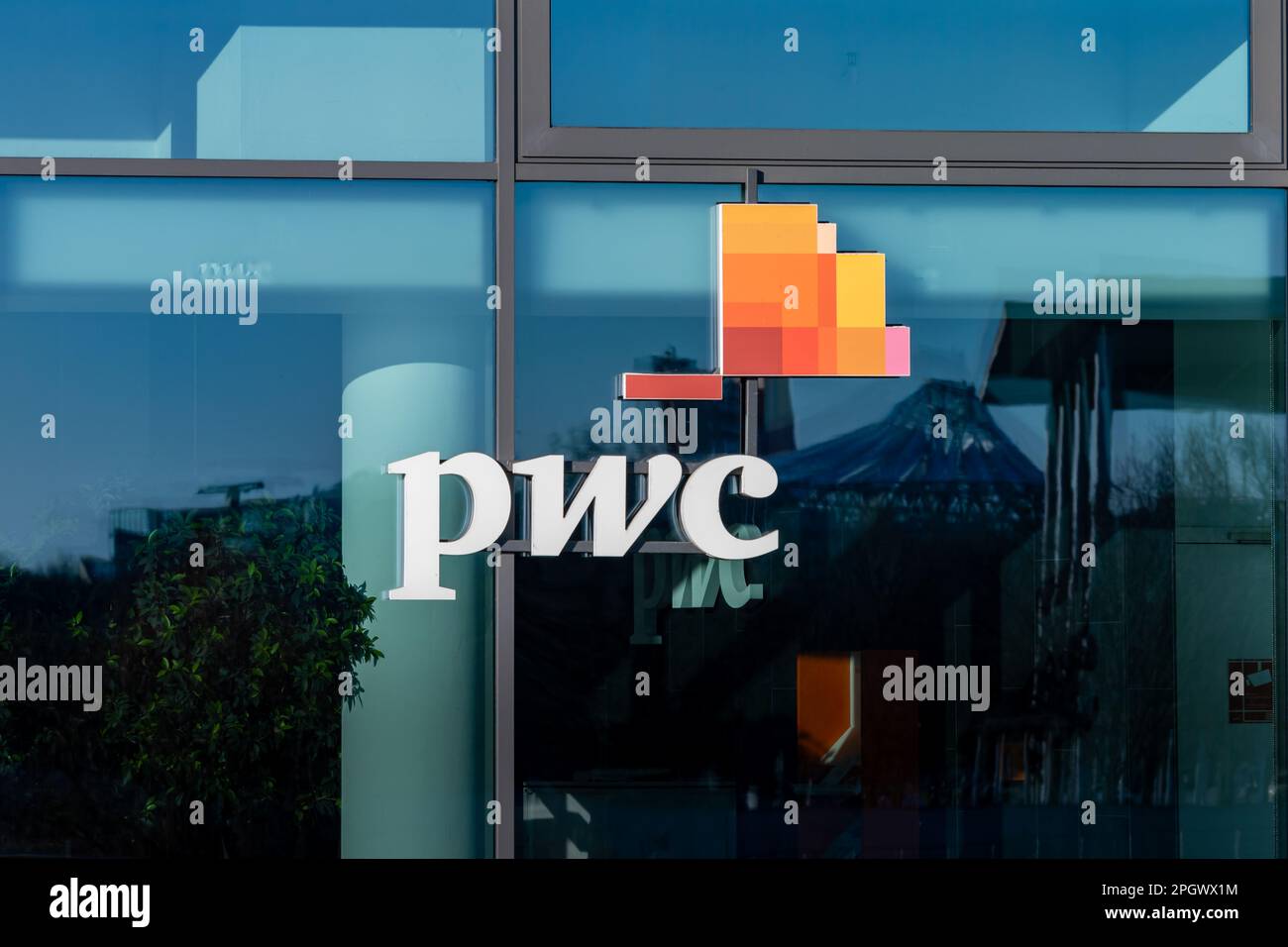 Pwc company logo Banque de photographies et d’images à haute résolution ...