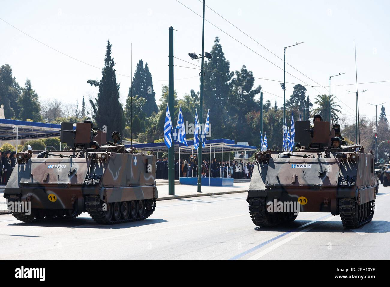 Les chars de l'armée hellénique sont conduits lors d'un défilé ...