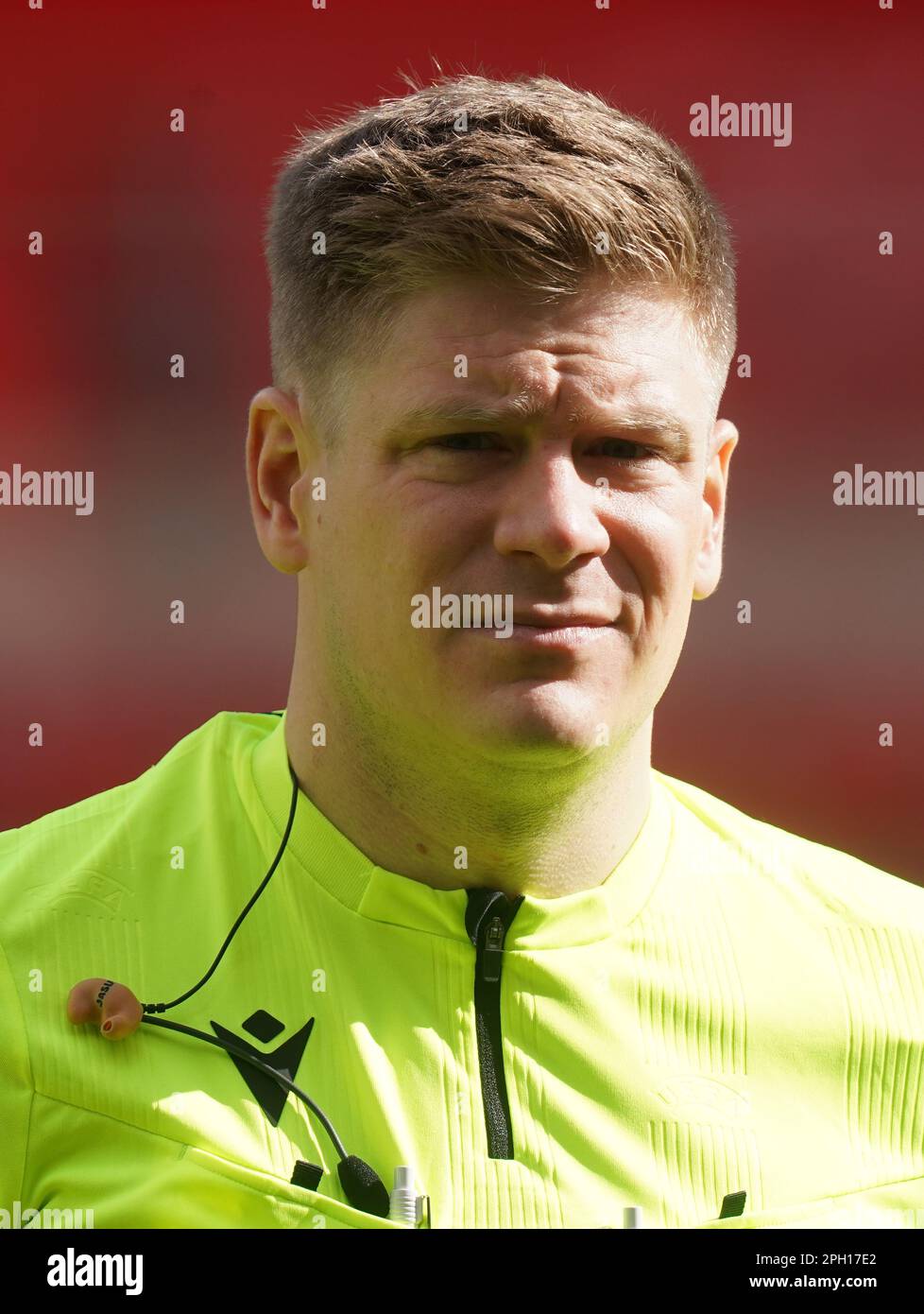 Arbitre Jacob Alexander Sundberg lors du match de qualification du ...