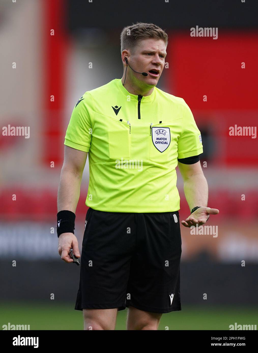 Arbitre Jacob Alexander Sundberg lors du match de qualification du ...