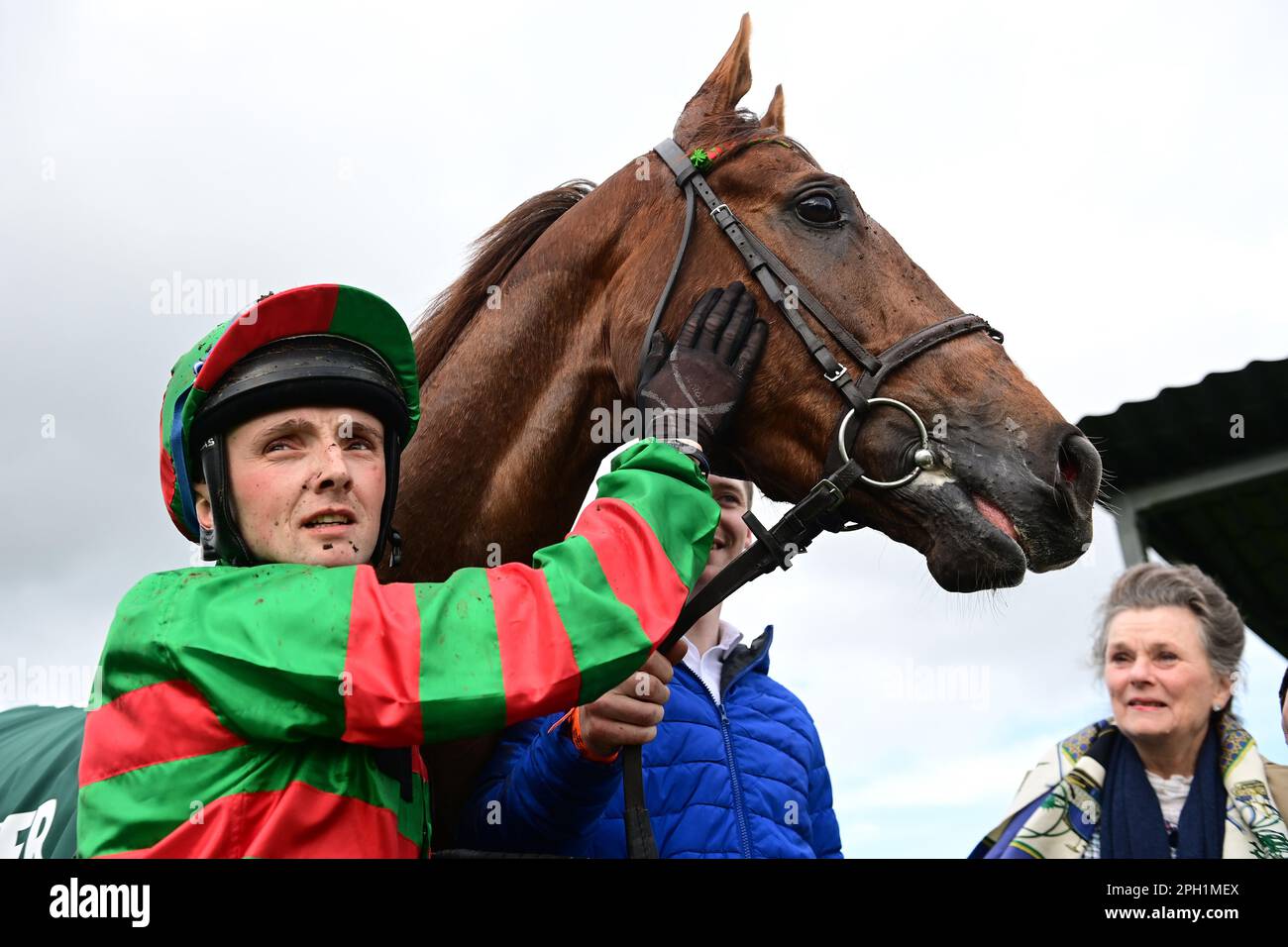 Jockey Chris Hayes après avoir remporté le Paddy Power Irish ...