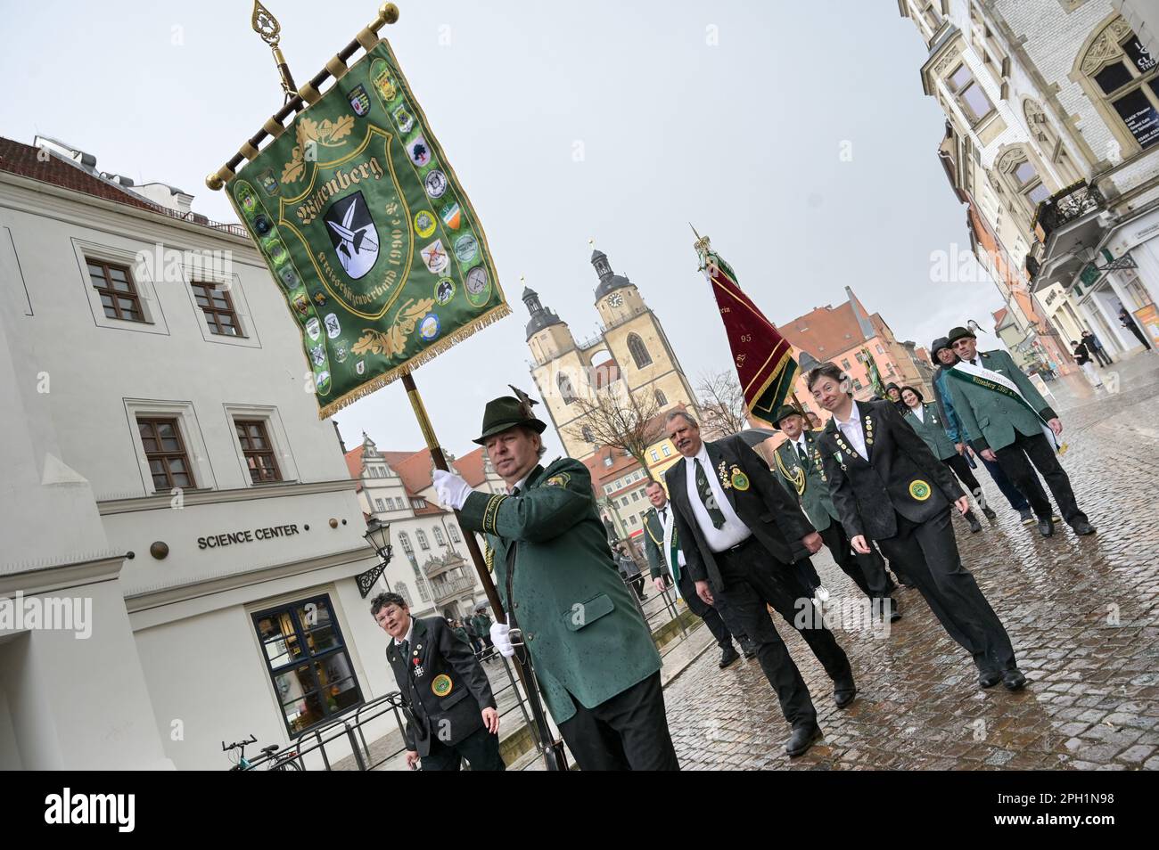 25 mars 2023, Saxe-Anhalt, Lutherstadt Wittenberg: Le défilé pour la ...
