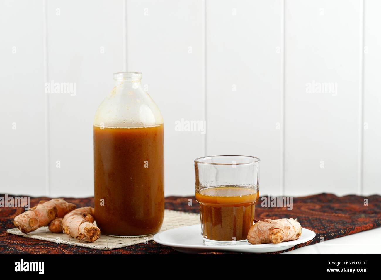 Jamu Kunir ASEM ou Kunyit Asam, boisson traditionnelle indonésienne à ...