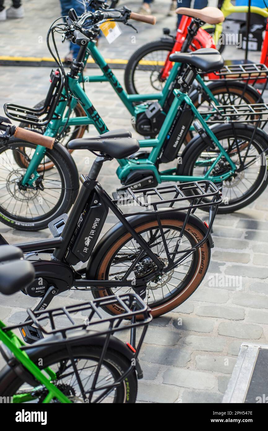 Exposition de différents types de vélo au Bike Bruxelles - Voir et ...