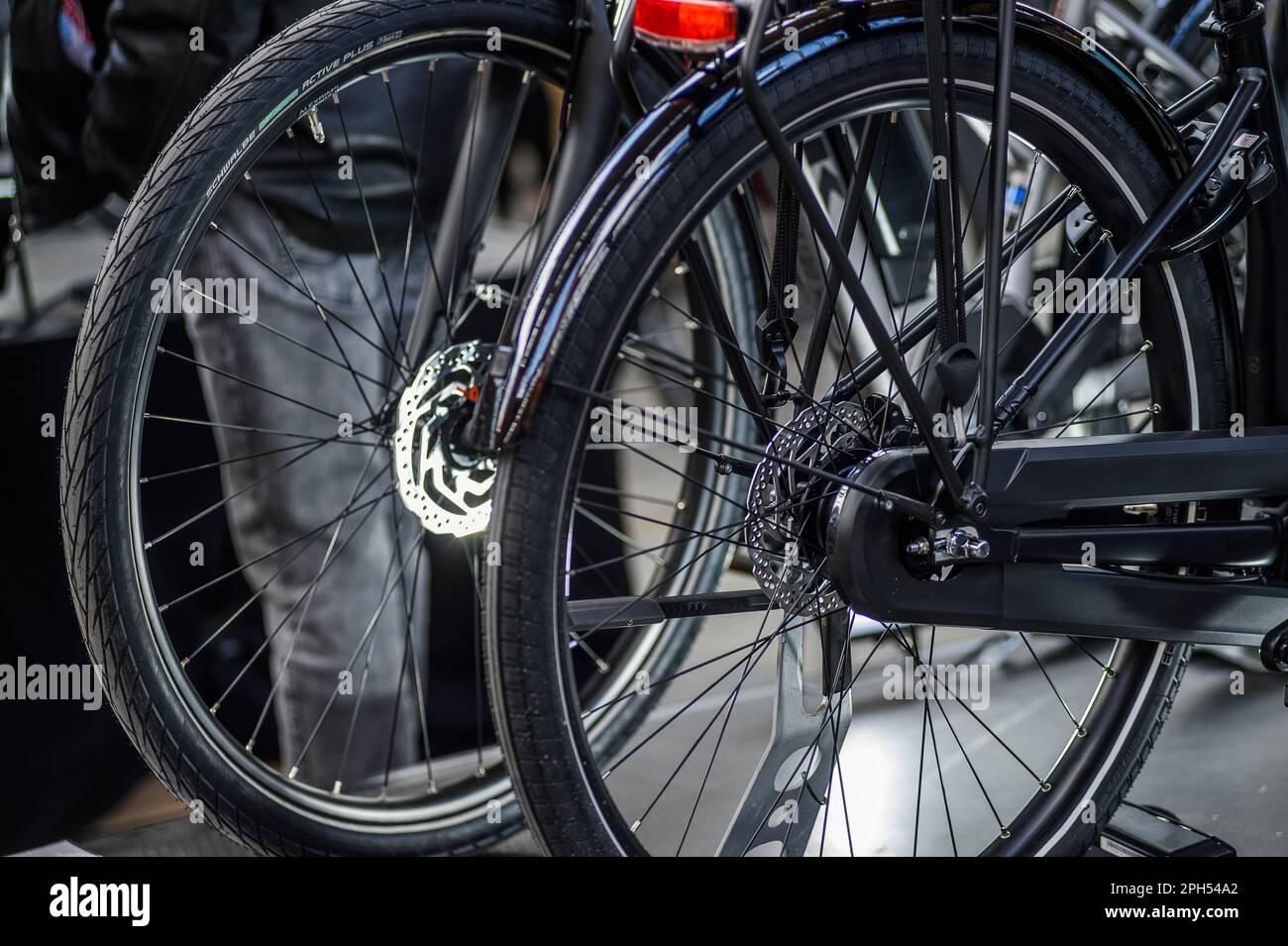 Exposition de différents types de vélo au Bike Bruxelles - Voir et ...