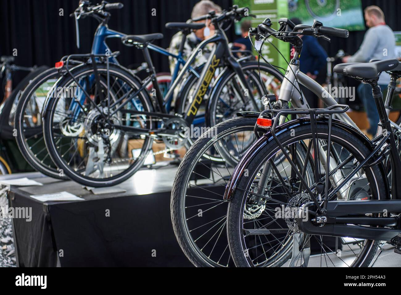 Exposition de différents types de vélo au Bike Bruxelles - Voir et ...