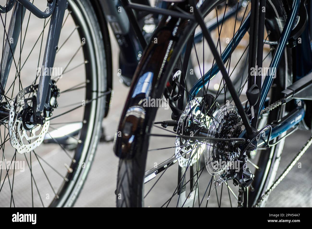 Exposition de différents types de vélo au Bike Bruxelles - Voir et ...