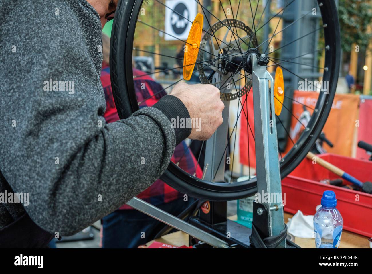 Exposition de différents types de vélos au Bike Brussels - Voir et ...