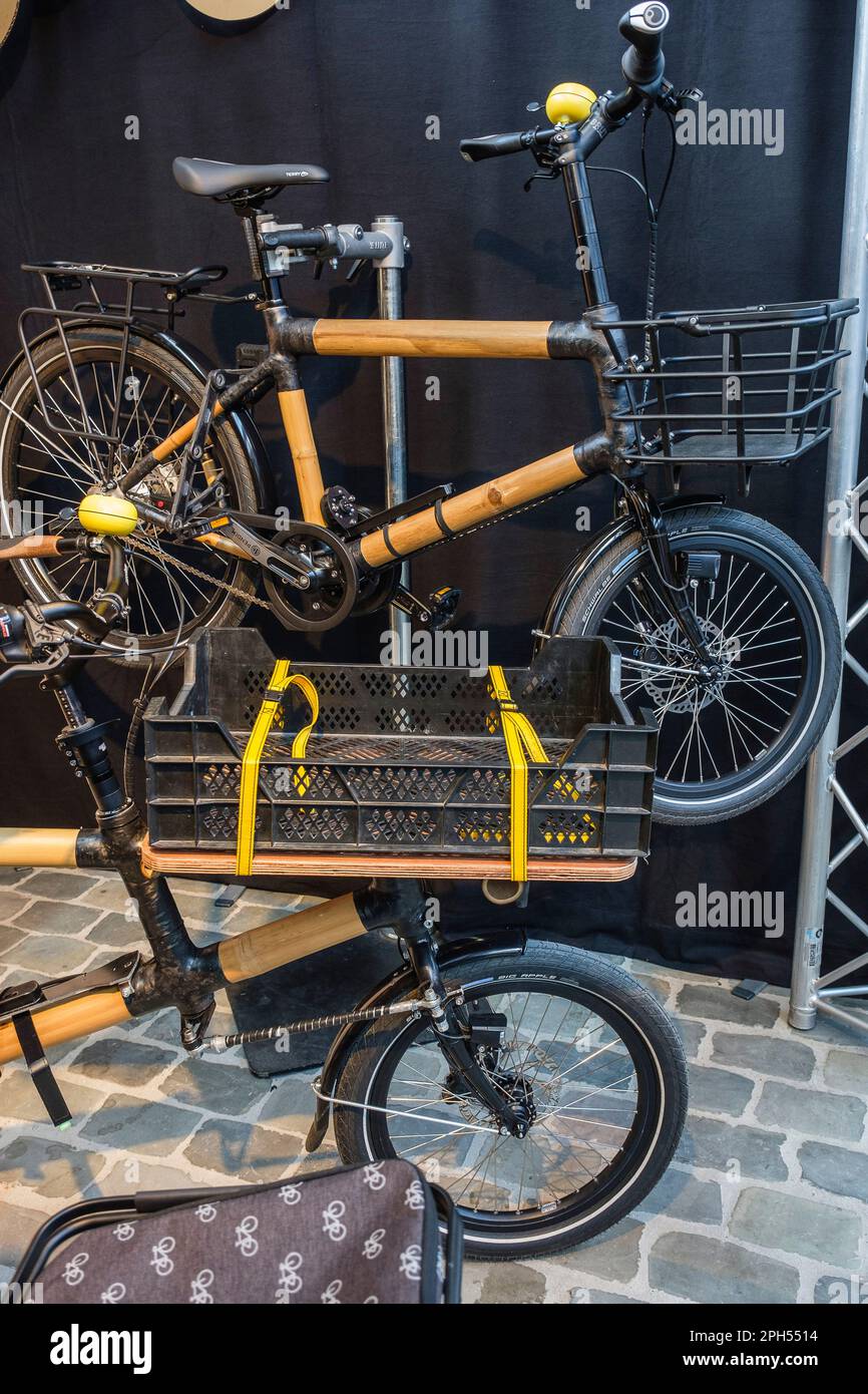 Exposition de différents types de vélos au Bike Bruxelles - Voir et ...