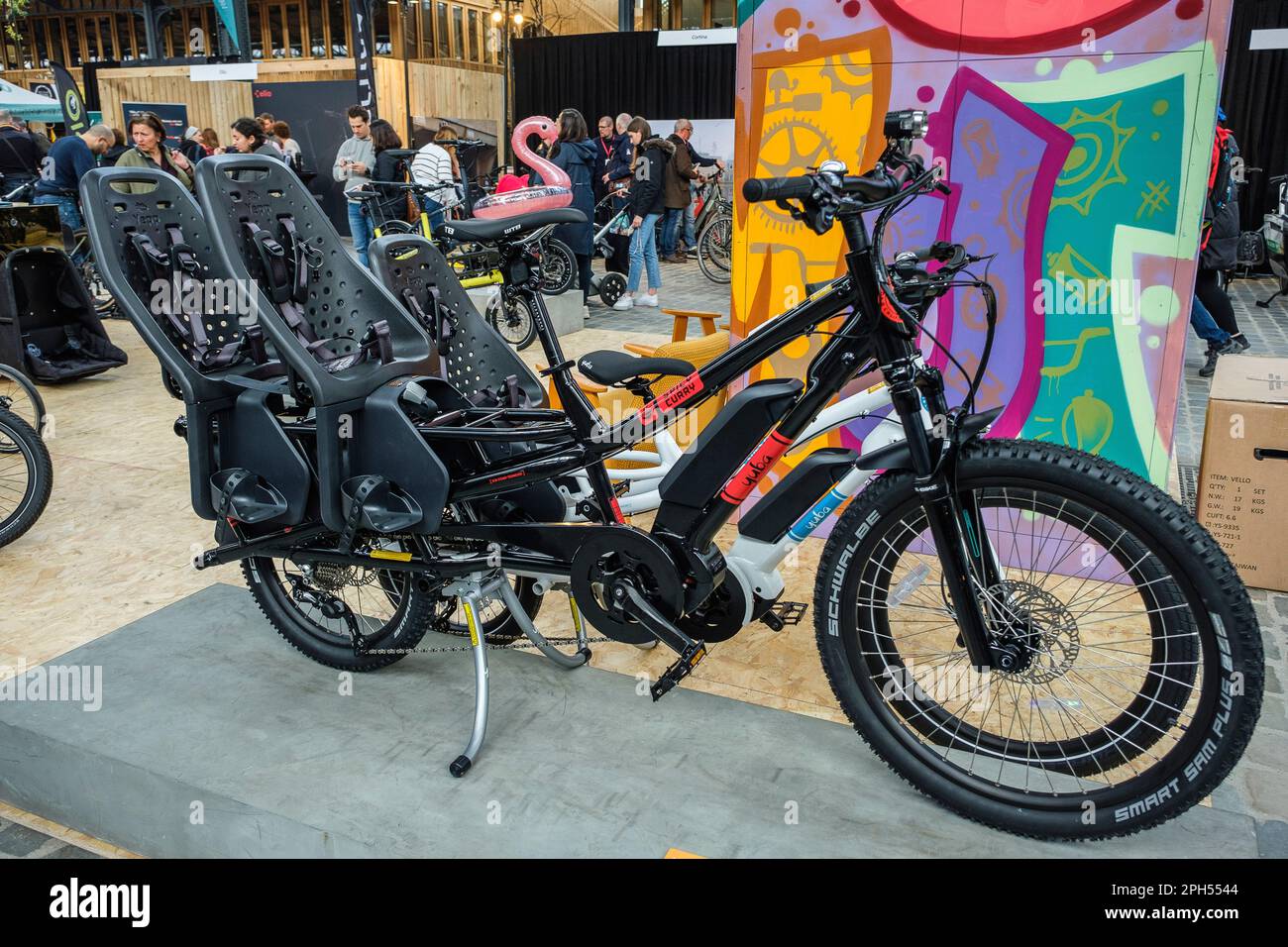 Exposition de différents types de vélo au Bike Bruxelles - Voir et ...