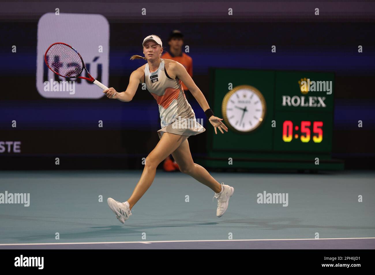 MIAMI GARDENS, FLORIDE - 25 MARS : Elena Rybakina au stade Hard Rock ...