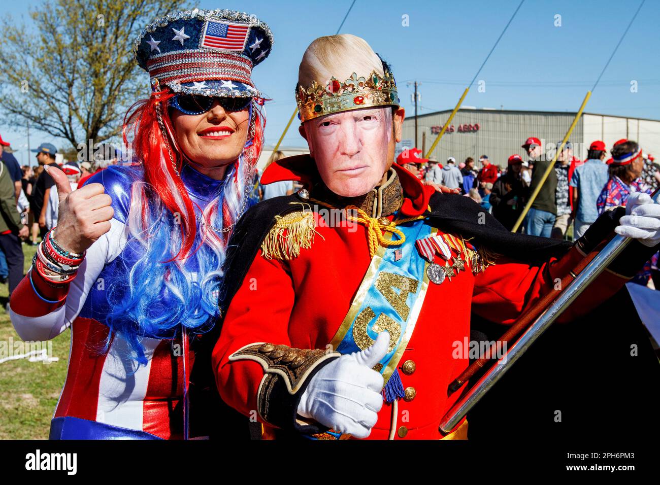 Waco, Texas, États-Unis. 24th mars 2023. Micki Larson-Olson(r) un ...