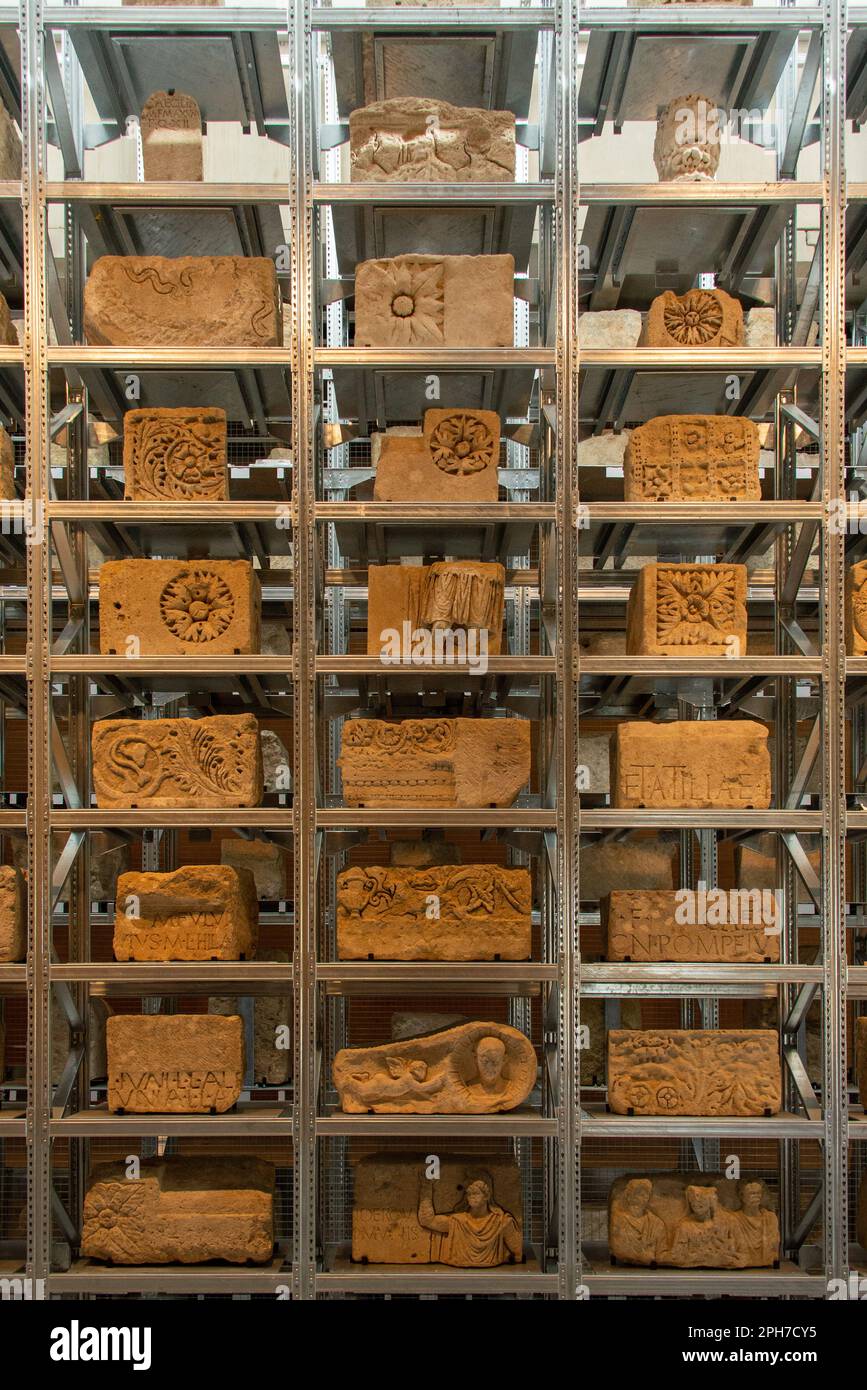 L'impressionnant mur Lapidaire à Narbo via, le nouveau musée d'histoire ...