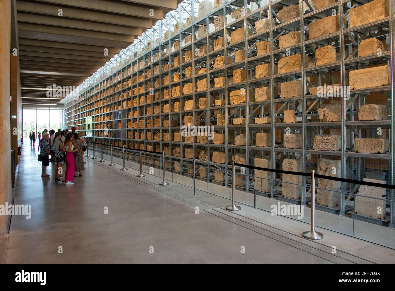 L'impressionnant mur Lapidaire à Narbo via, le nouveau musée d'histoire ...