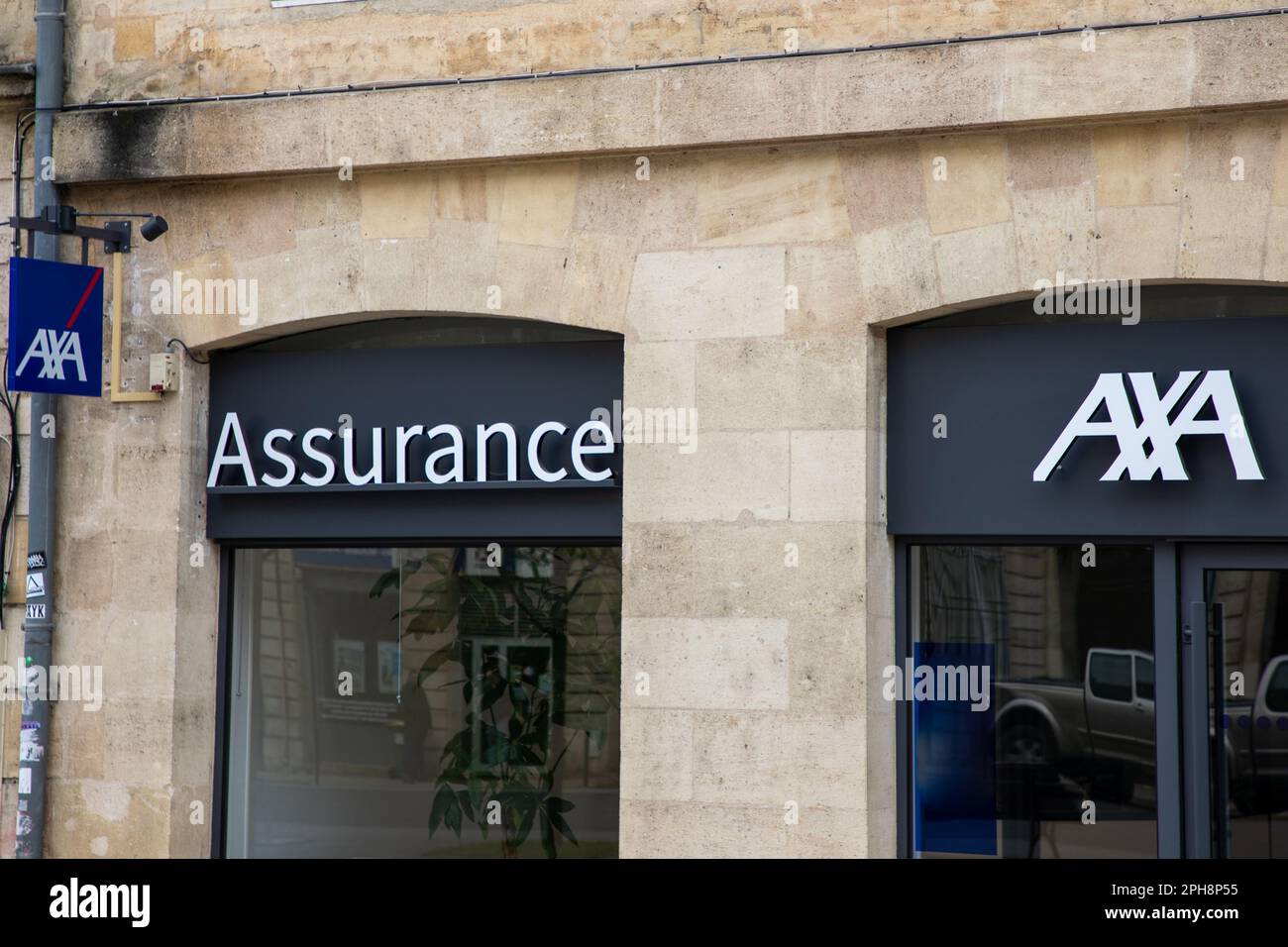 Bordeaux , Aquitaine France - 03 10 2023 : axa assurance logo marque et ...