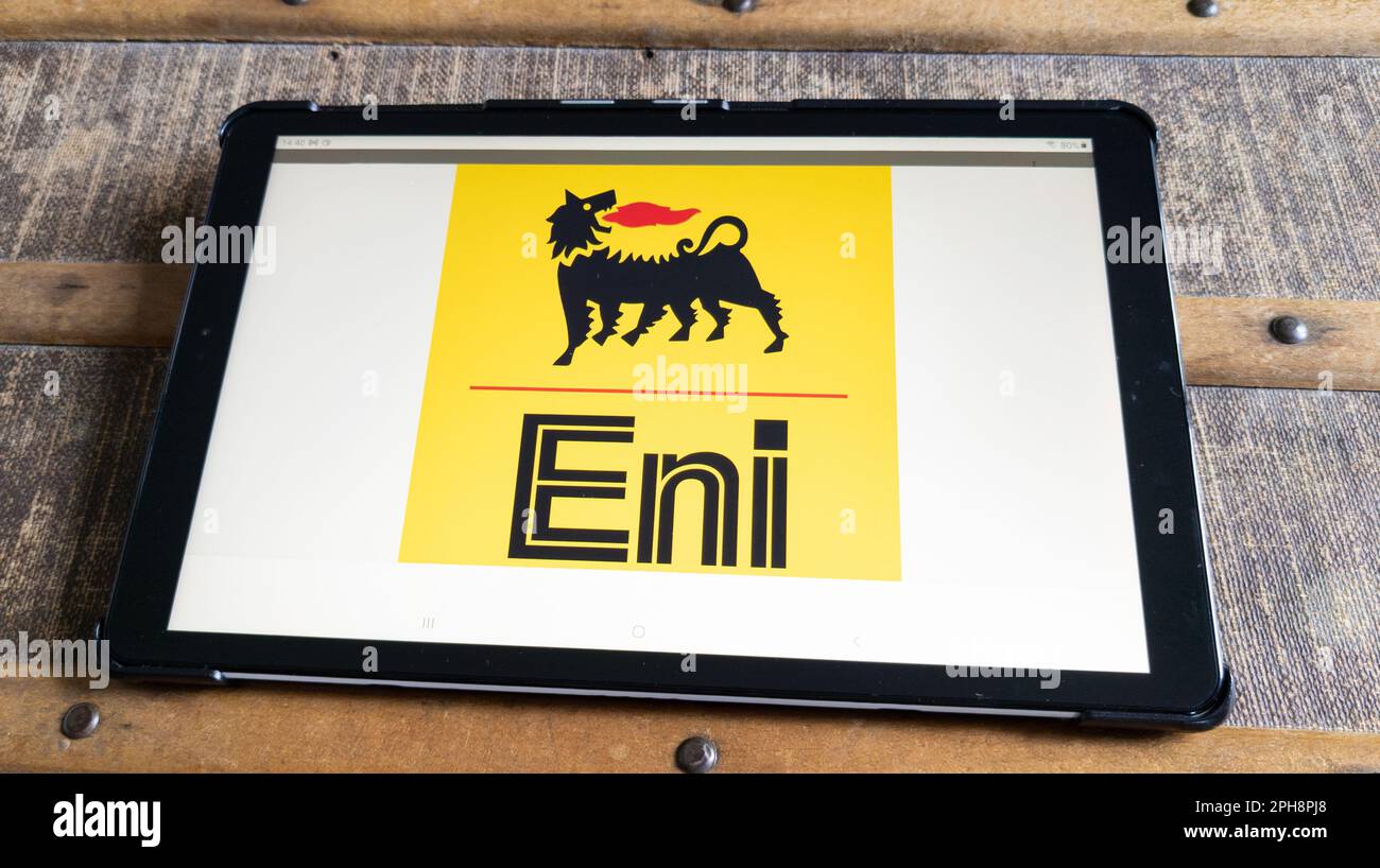 Bordeaux , Aquitaine France - 03 15 2023 : logo Eni marque et texte ...
