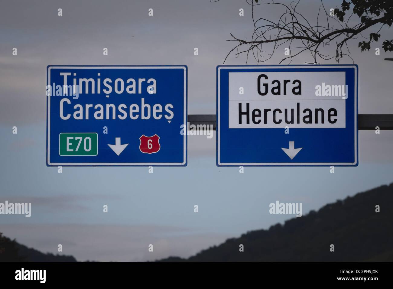 Panneau de signalisation roumain Banque de photographies et d’images à ...