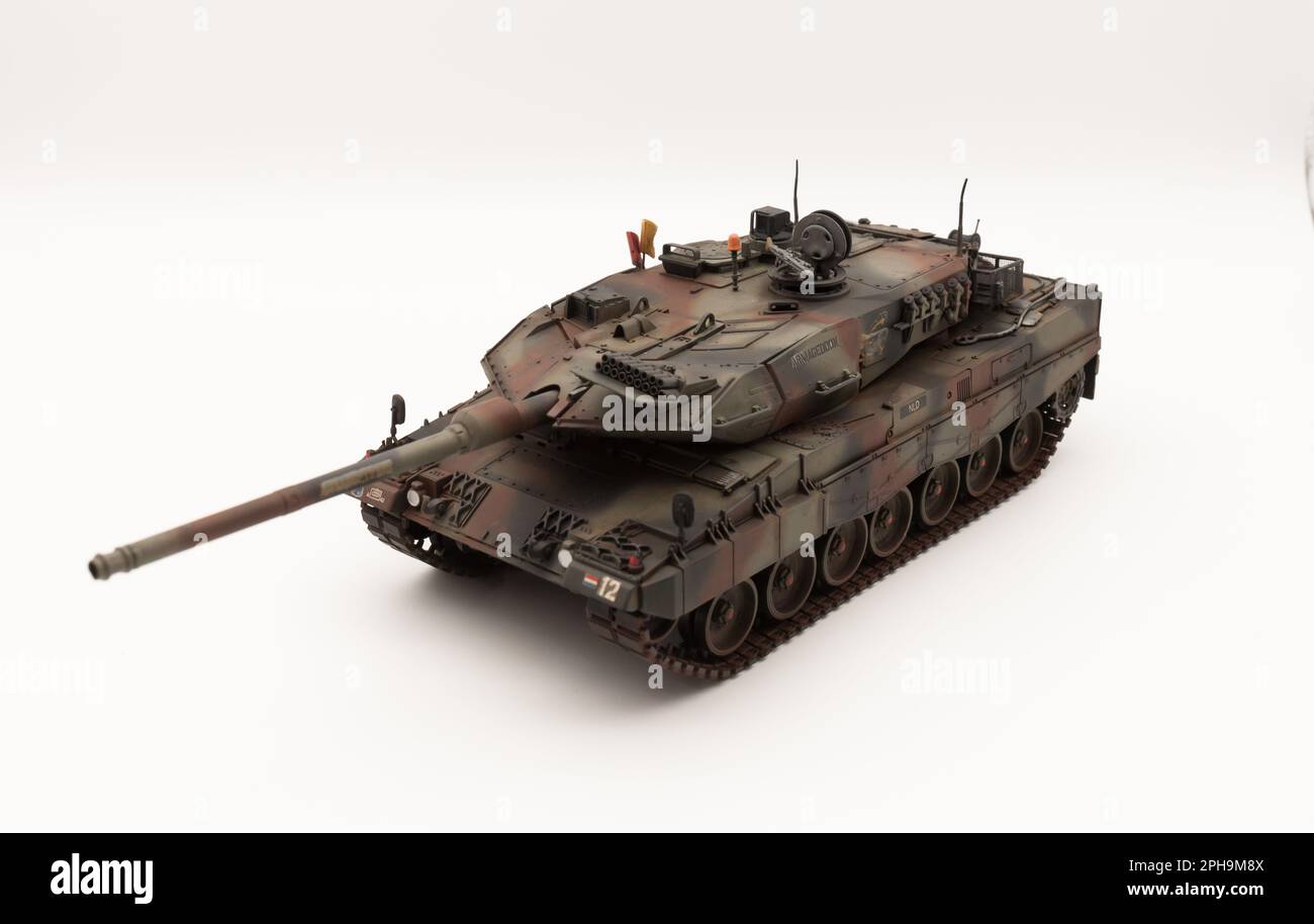 Allemand Leopard 2A6 main Battle Tank 1 35 modèle d'échelle Italeri ...