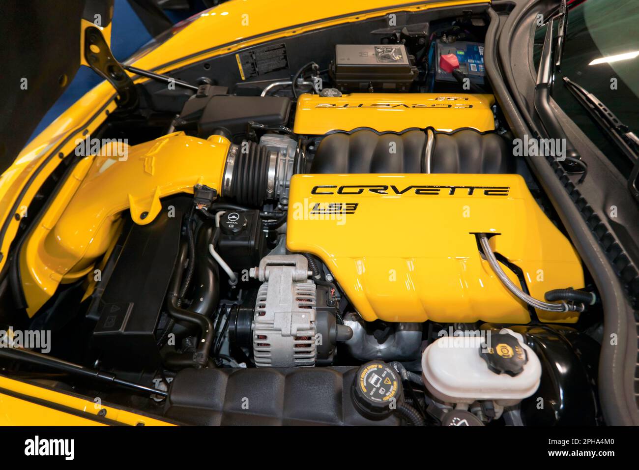 Gros plan du compartiment moteur d'une Corvette C6 de Chevrolet, exposé ...