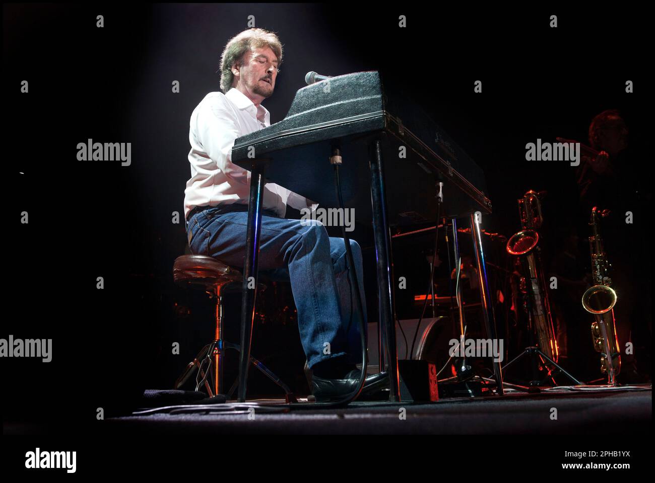 Rick Davis du groupe de rock Super Trap sur les voix et les claviers en ...