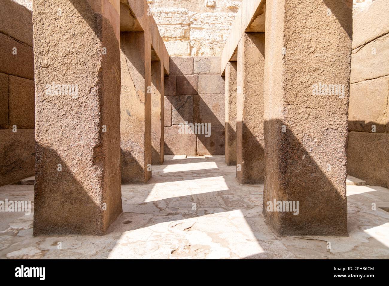 Le Temple de la Vallée de Khafre aux pyramides de Gizeh en Égypte Photo ...