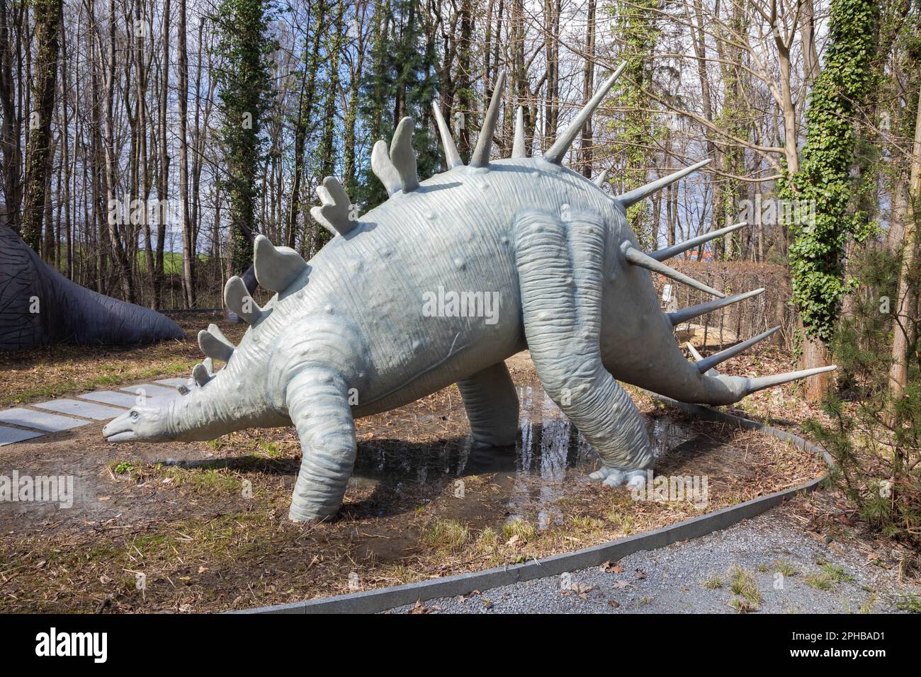 Der Saurierpark Bautzen ist mit seinen über 200 Sauriern der ...