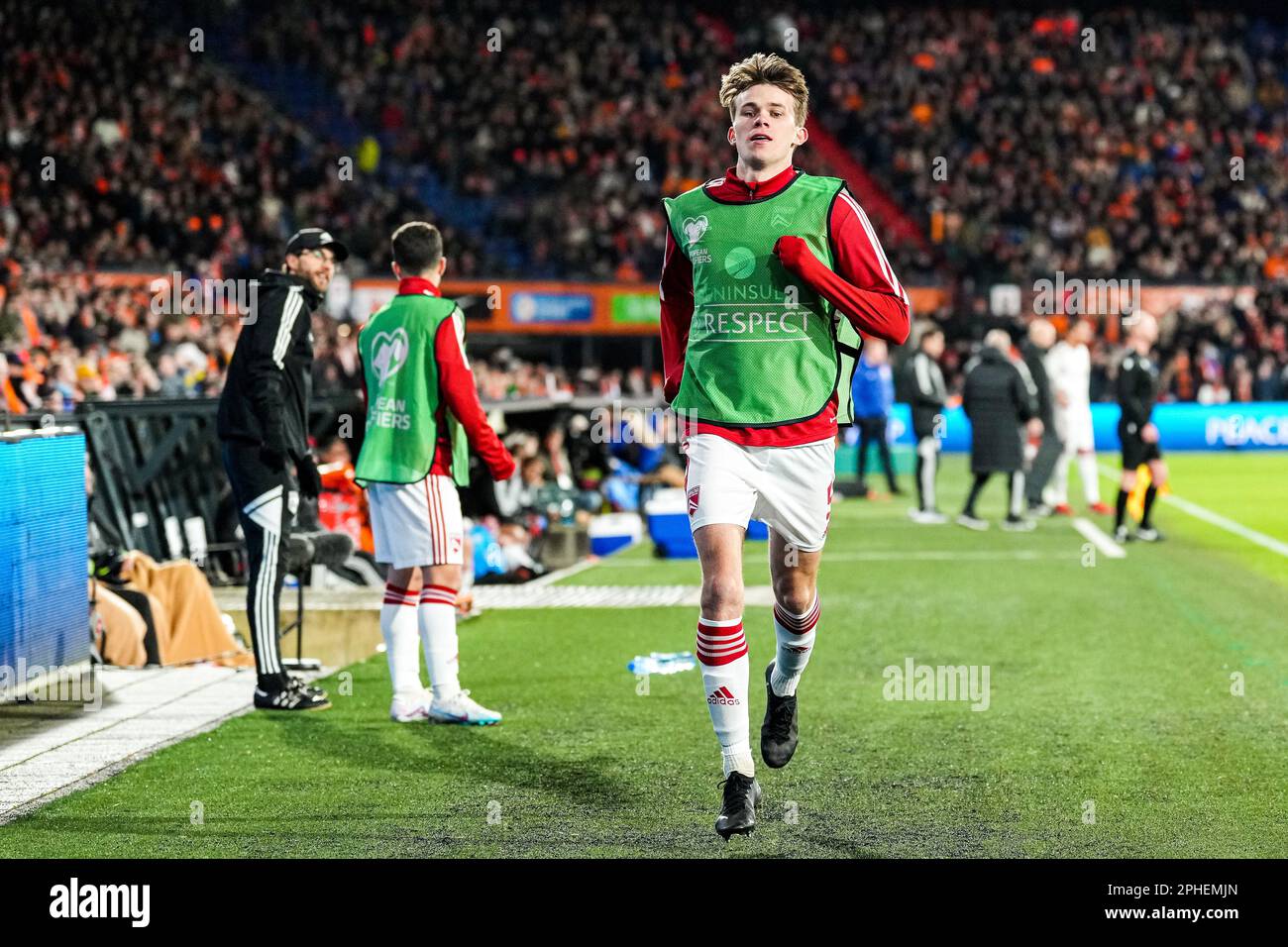 Rotterdam - Niels Hartman de Gibraltar pendant le match entre les pays ...