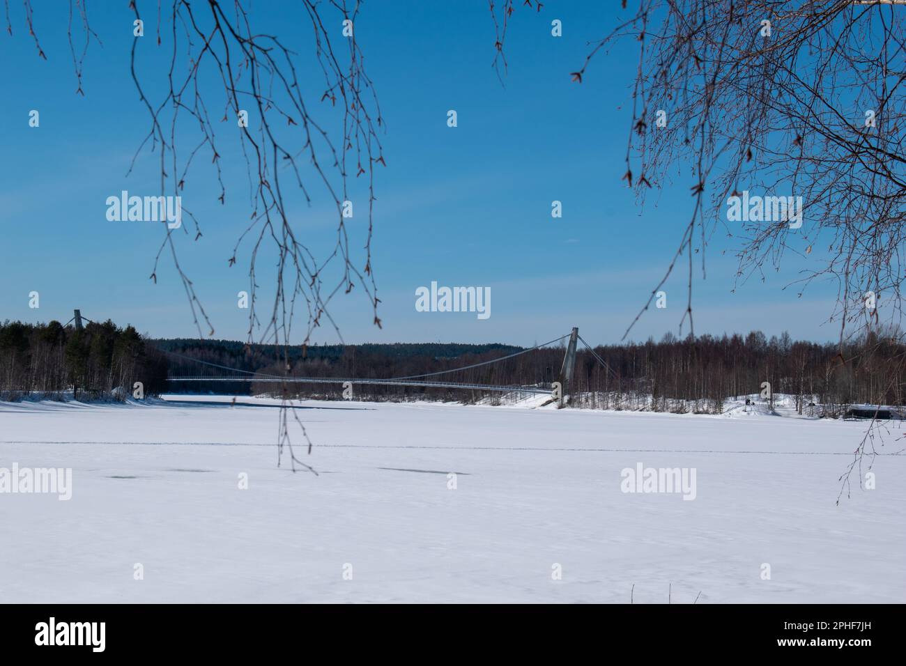 UMEA SUÈDE 26 MARS 2023. La rivière Umea par une belle journée d'hiver ...