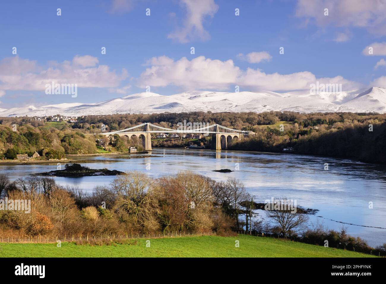 Sur le pont de menai Banque de photographies et d’images à haute ...
