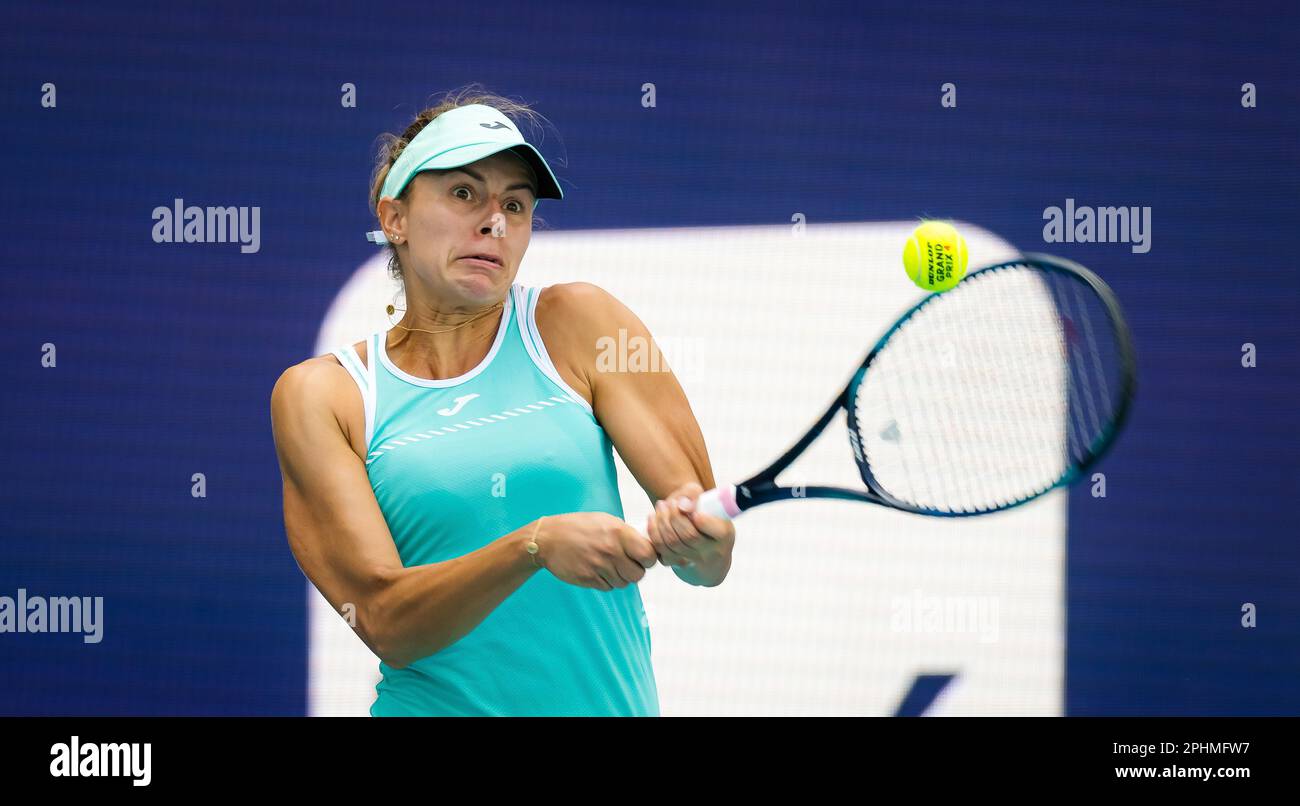 Magda Linette de Pologne en action lors du quatrième tour de l'Open de ...