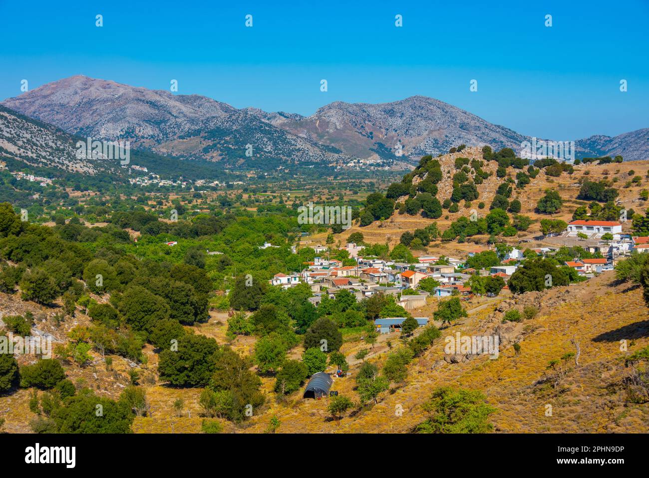 Village de montagne sur le plateau de Lasithi sur l'île grecque de ...