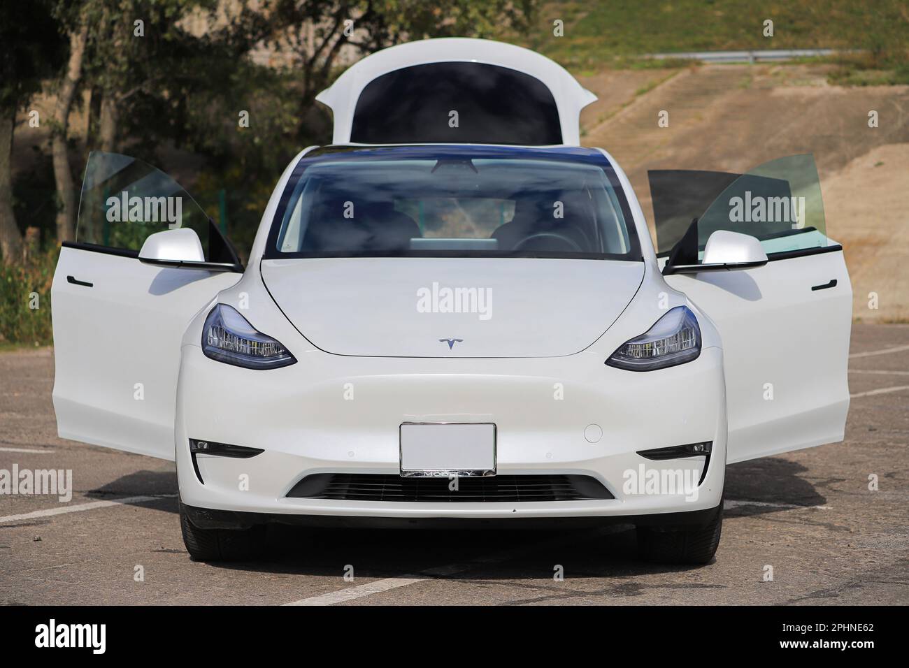 Voiture blanche tesla Banque de photographies et d’images à haute ...