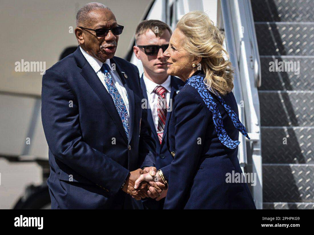 First Lady Jill Biden shakes hands with Dayton Mayor Jeff Mims ...
