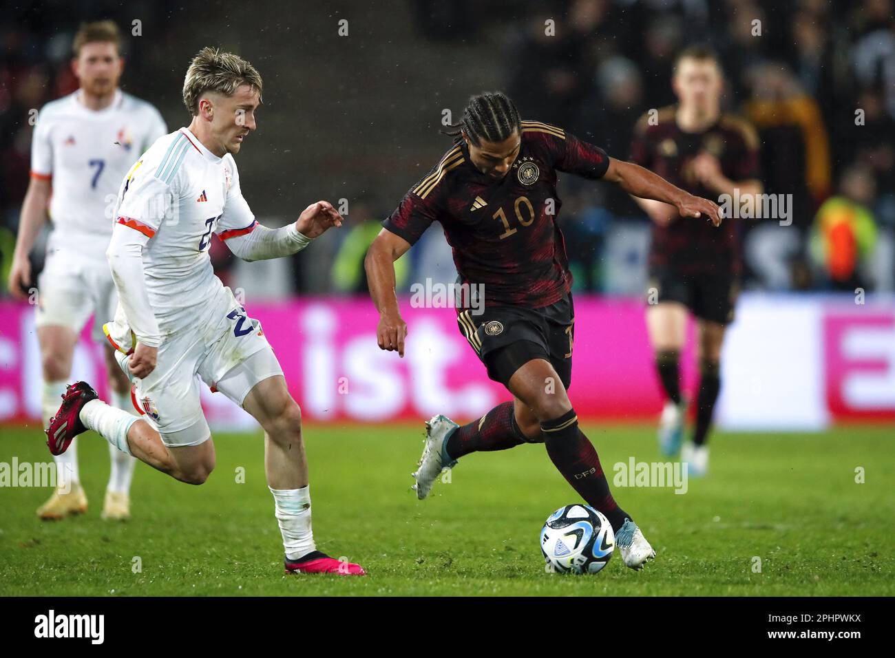 COLOGNE - (lr) Alexis Saelemaekers de Belgique, Serge Gnabry d ...