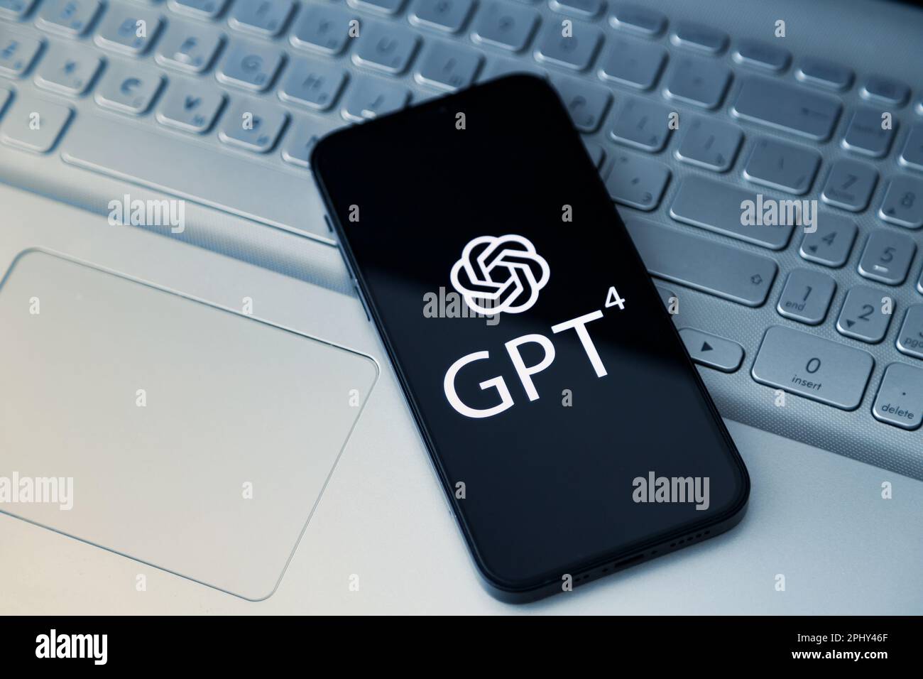 Portland, USA - 30 mars 2023 : smartphone avec logo GPT-4 d'OpenAI. Le ... Portland, USA - 30 mars 2023 : smartphone avec logo GPT-4 d'OpenAI. Le ...