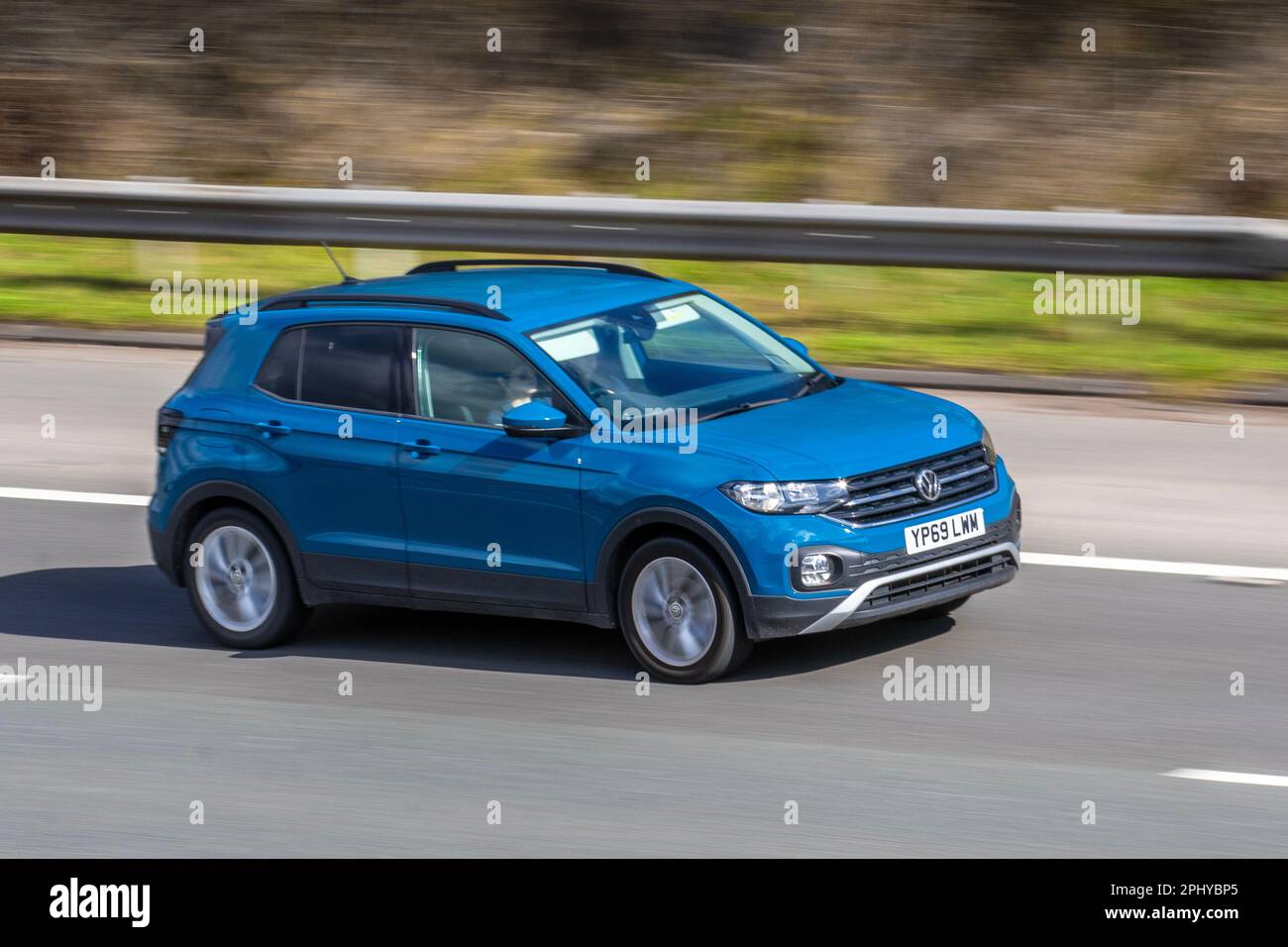 Volkswagen t cross se tsi Banque de photographies et d’images à haute ...