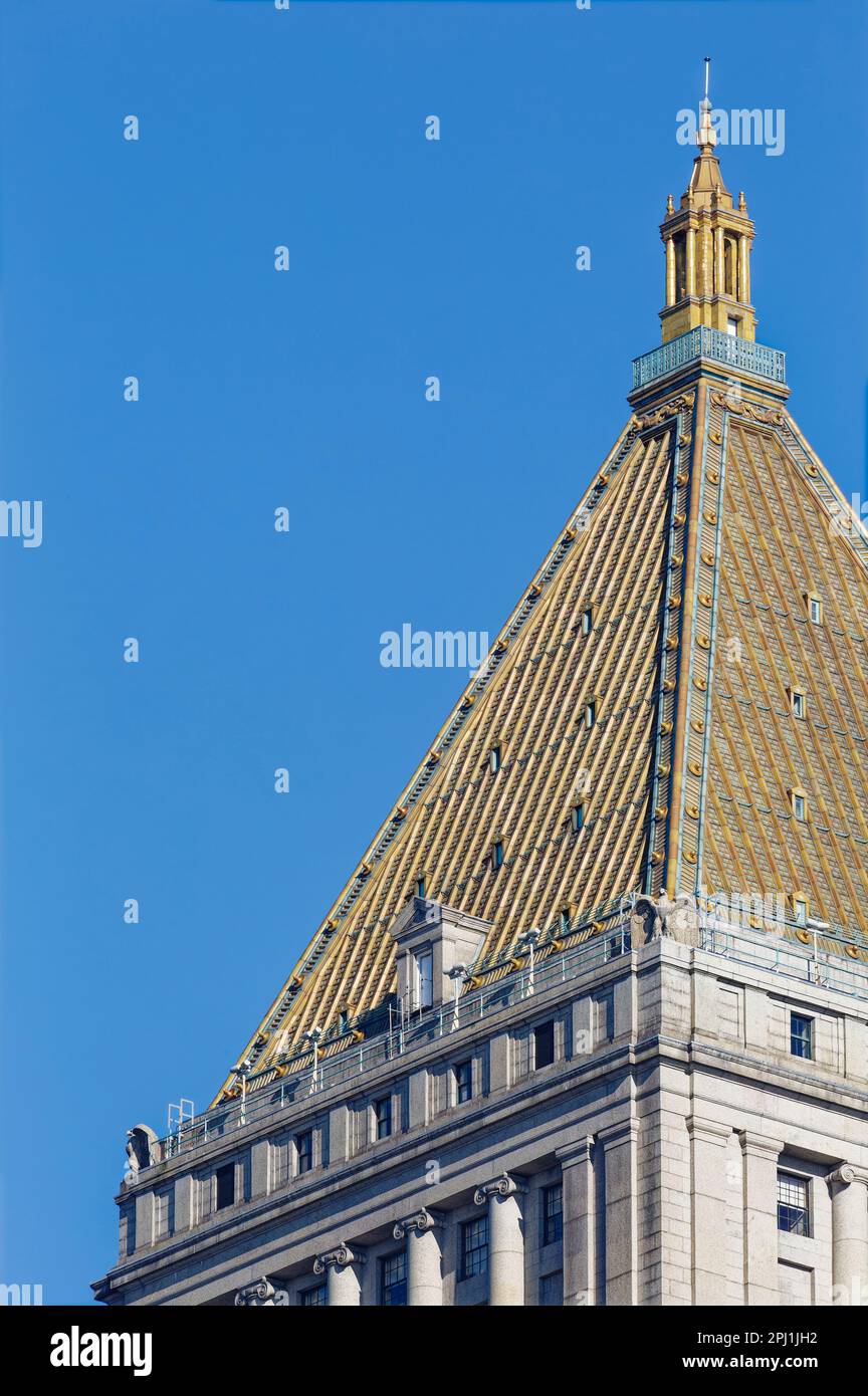 Le palais de justice Thurgood Marshall des États-Unis est surmonté d'un ...