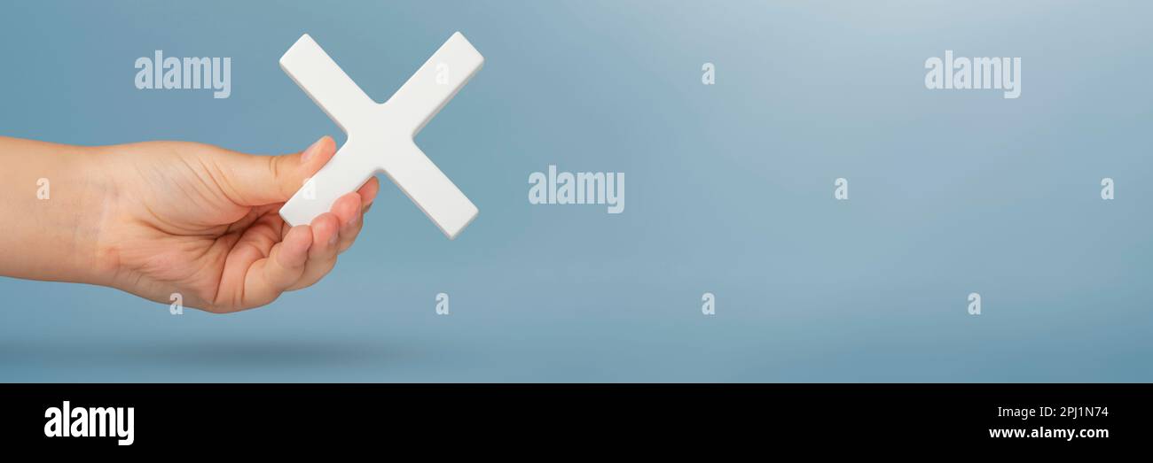 Symbole de multiplication blanc ou croix en main. Le concept d ...