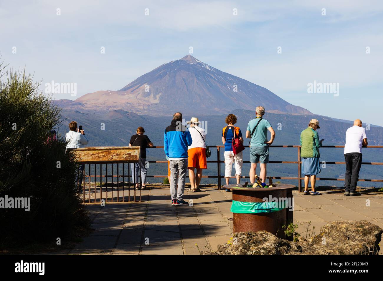 Vue sur le volcan Mont Teide depuis le point de vue Mirador de Chipeque ...