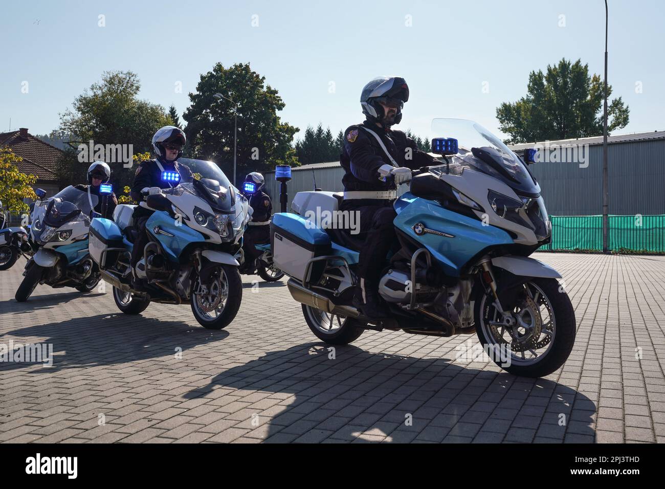 Brno, Tchéquie - 08 octobre 2021: Groupe de la police de grosses motos ...