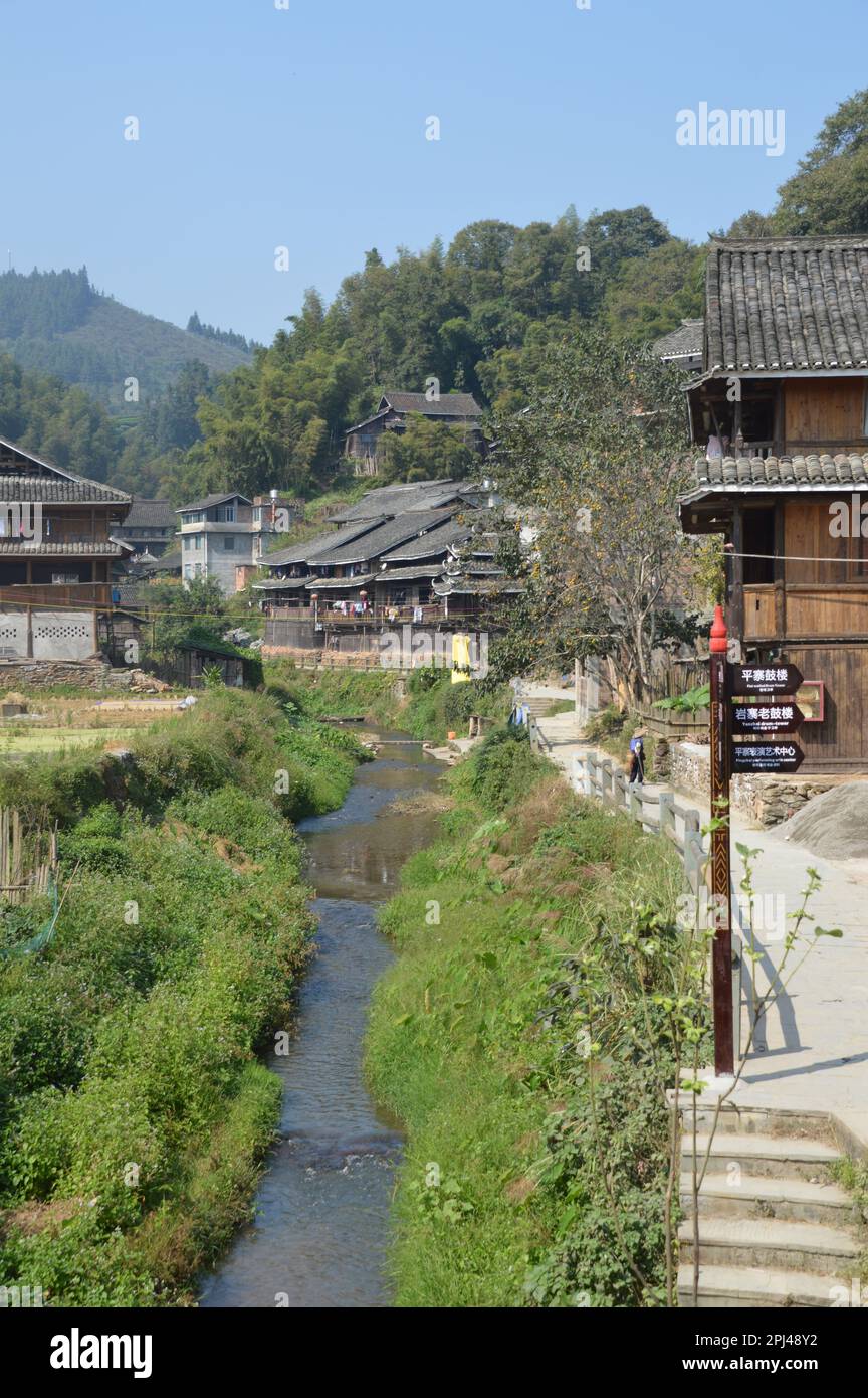 Traditional dong houses Banque de photographies et d’images à haute résolution - Alamy