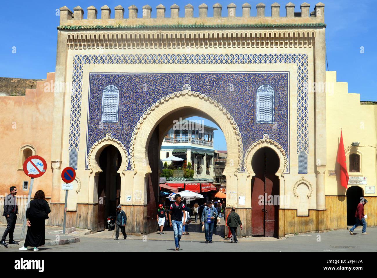 City bus fes Banque de photographies et d’images à haute résolution - Alamy