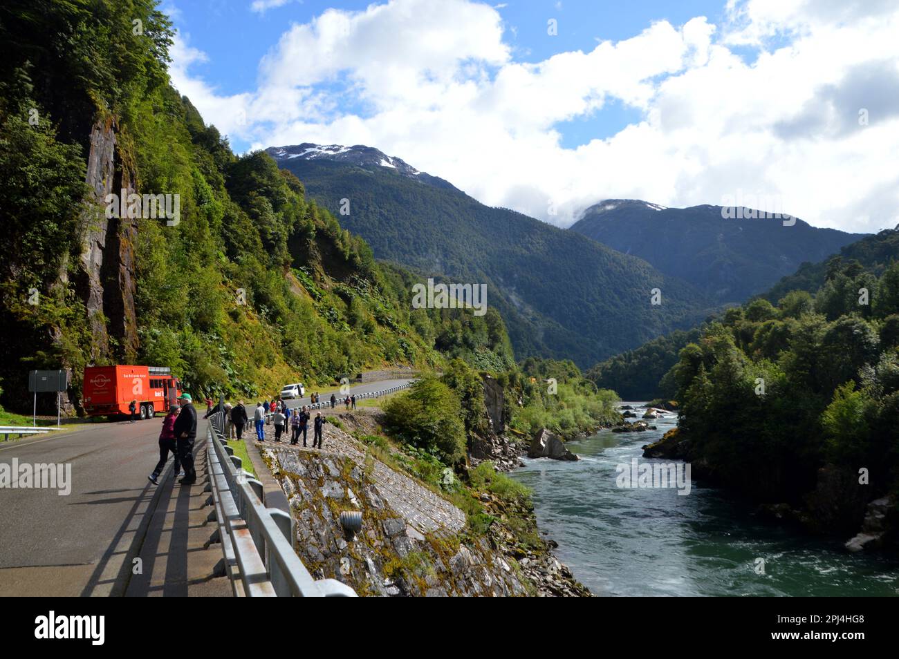Chili, Puyuhuapi : partie du Viaduc Piedra el Gato sur la Carretera ...
