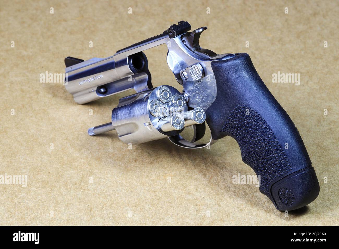 Le pistolet revolver compact, acier inoxydable j-frame M60 pistolet vue ...